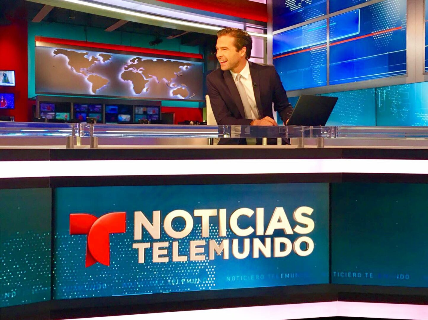 Julio Vaqueiro, una voz de nuestra comunidad - La Prensa de Houston