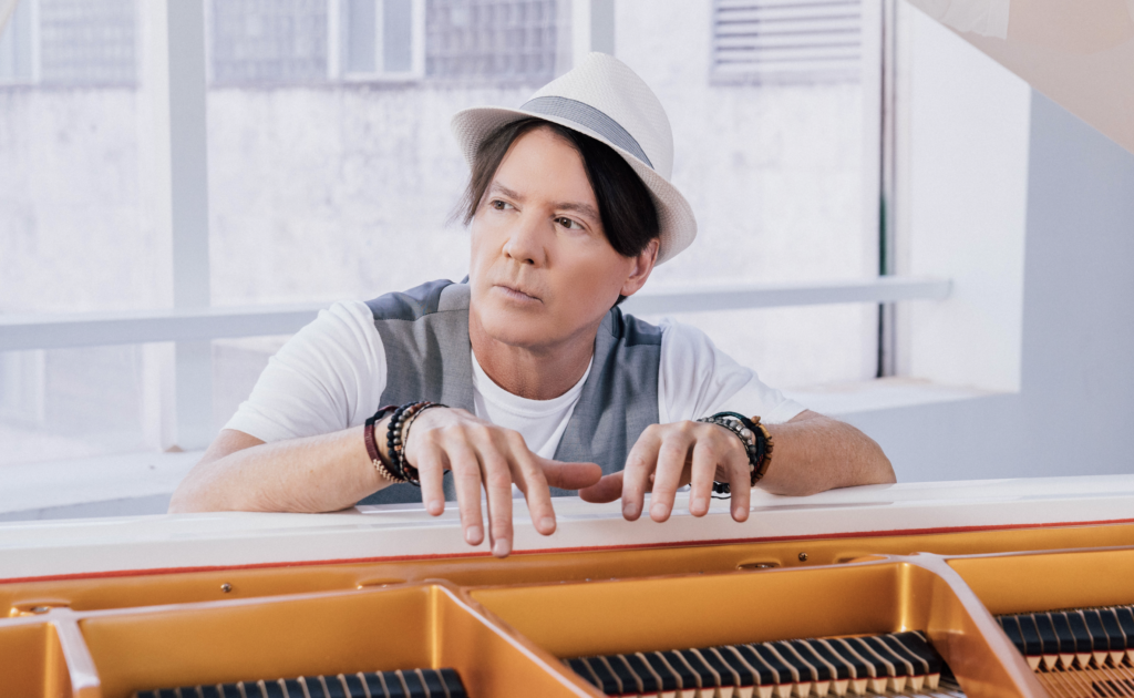 Arthur Hanlon une el piano y la bachata - La Prensa de Houston