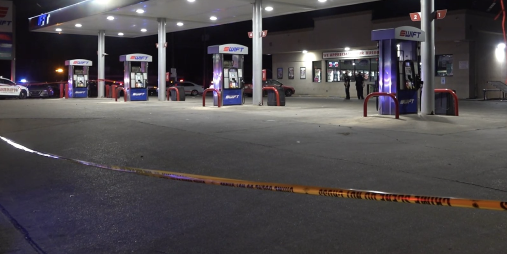 Tiroteo en gasolinera deja 1 muerto en Crosby